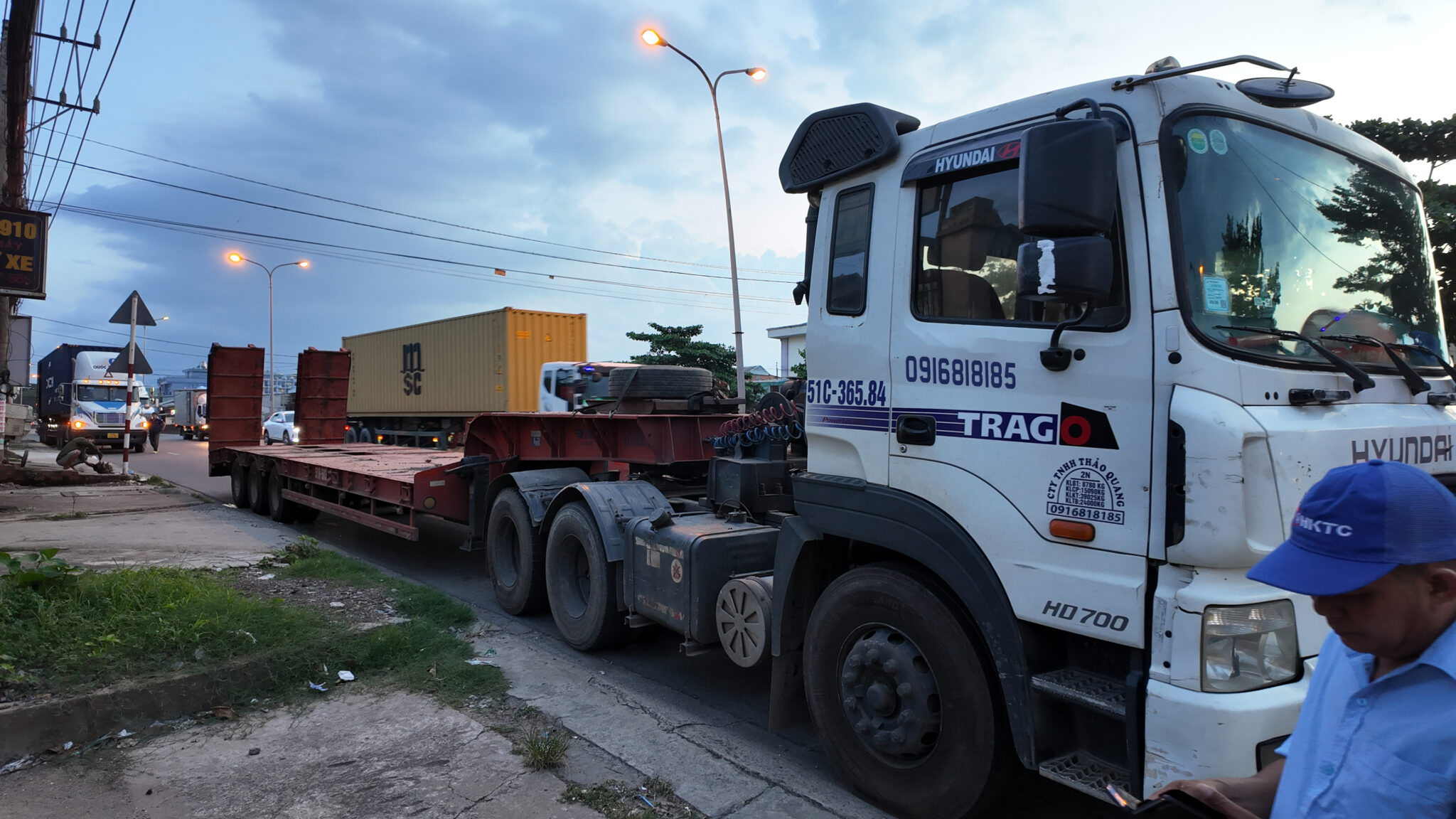 XE FOOC LÙN VẬN CHUYỂN HÀNG QUÁ TẢI - MÁY MÓC CƠ GIỚI